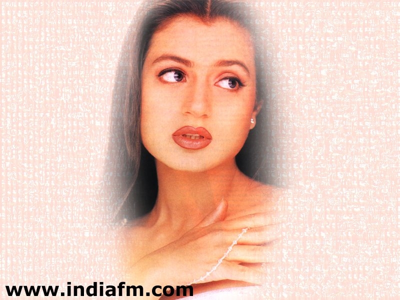 Amisha Patel HQ Wallpapers | Amisha Patel Wallpapers - 5610 - Oneindia ...