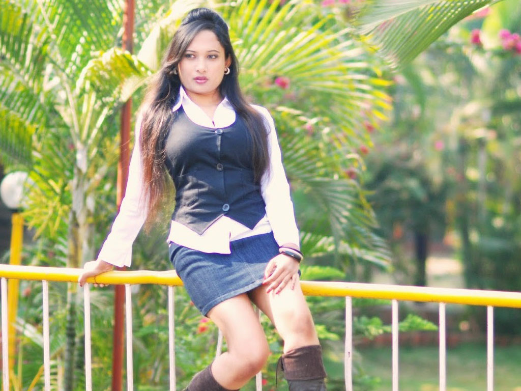Disha Paul HQ Wallpapers | Disha Paul Wallpapers - 15698 - Oneindia ...