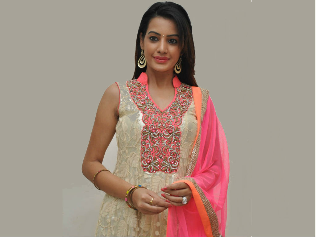 Deeksha Panth HQ Wallpapers | Deeksha Panth Wallpapers - 18607 ...