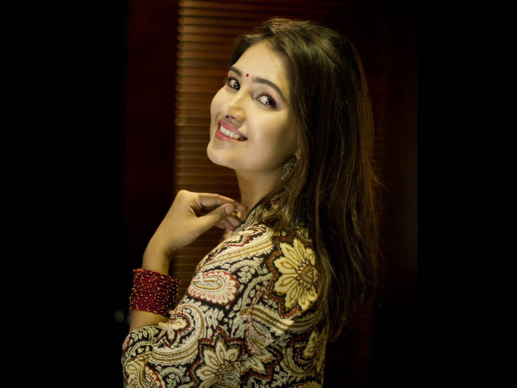 Vani Bhojan HQ Wallpapers | Vani Bhojan Wallpapers - 52819 - Oneindia ...