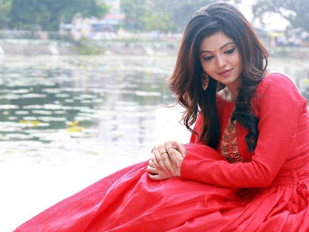 Athulya Ravi HQ Wallpapers | Athulya Ravi Wallpapers - 54279 - Oneindia ...