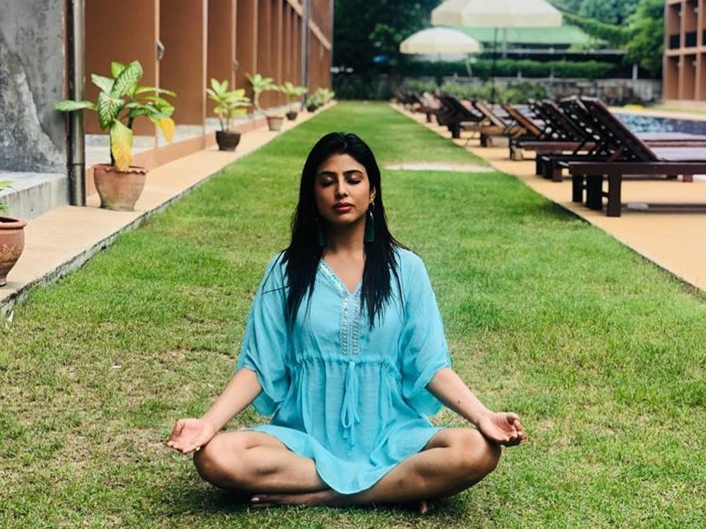Irra Mor HQ Wallpapers | Irra Mor Wallpapers - 54066 - Oneindia Wallpapers