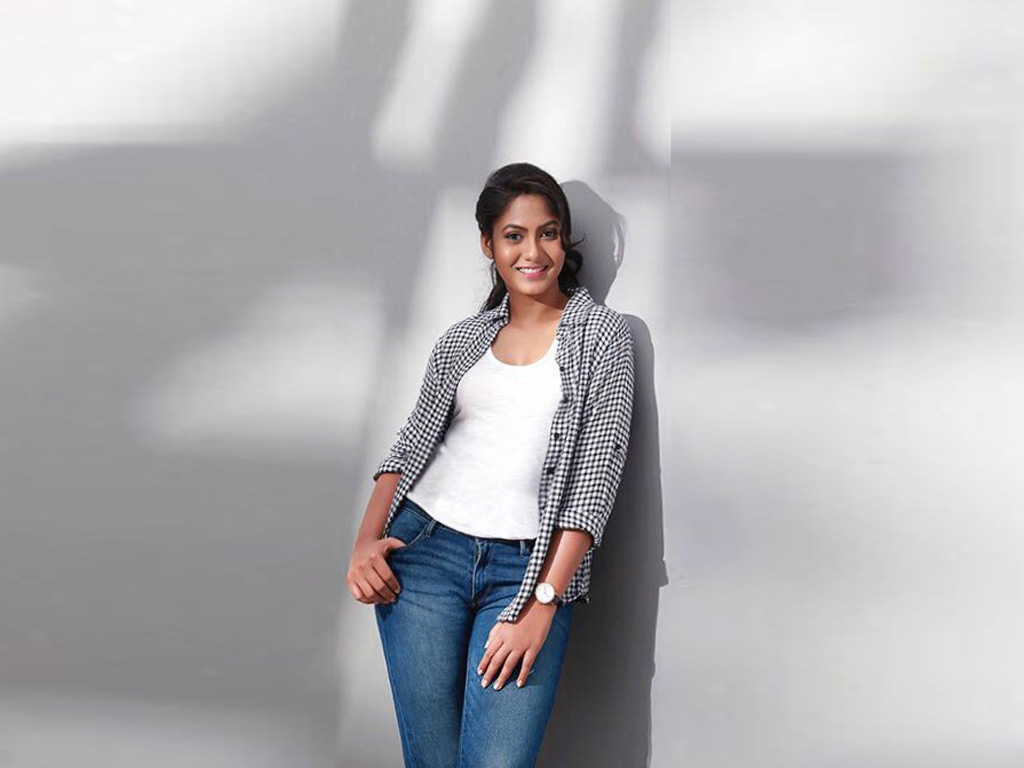Shruti Reddy HQ Wallpapers | Shruti Reddy Wallpapers - 60755 - Oneindia ...