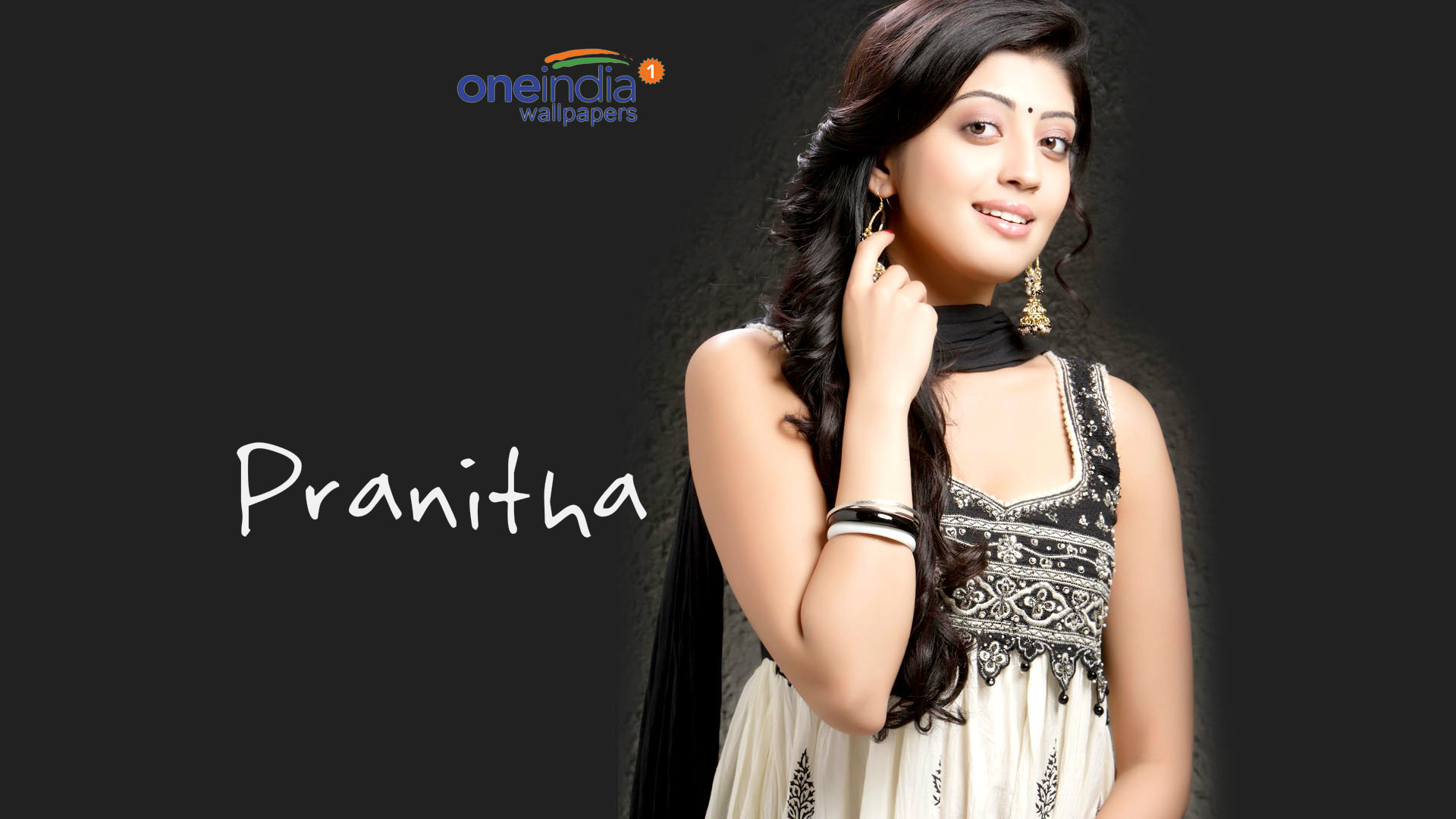 Pranitha HQ Wallpapers | Pranitha Wallpapers - 15811 - Oneindia Wallpapers
