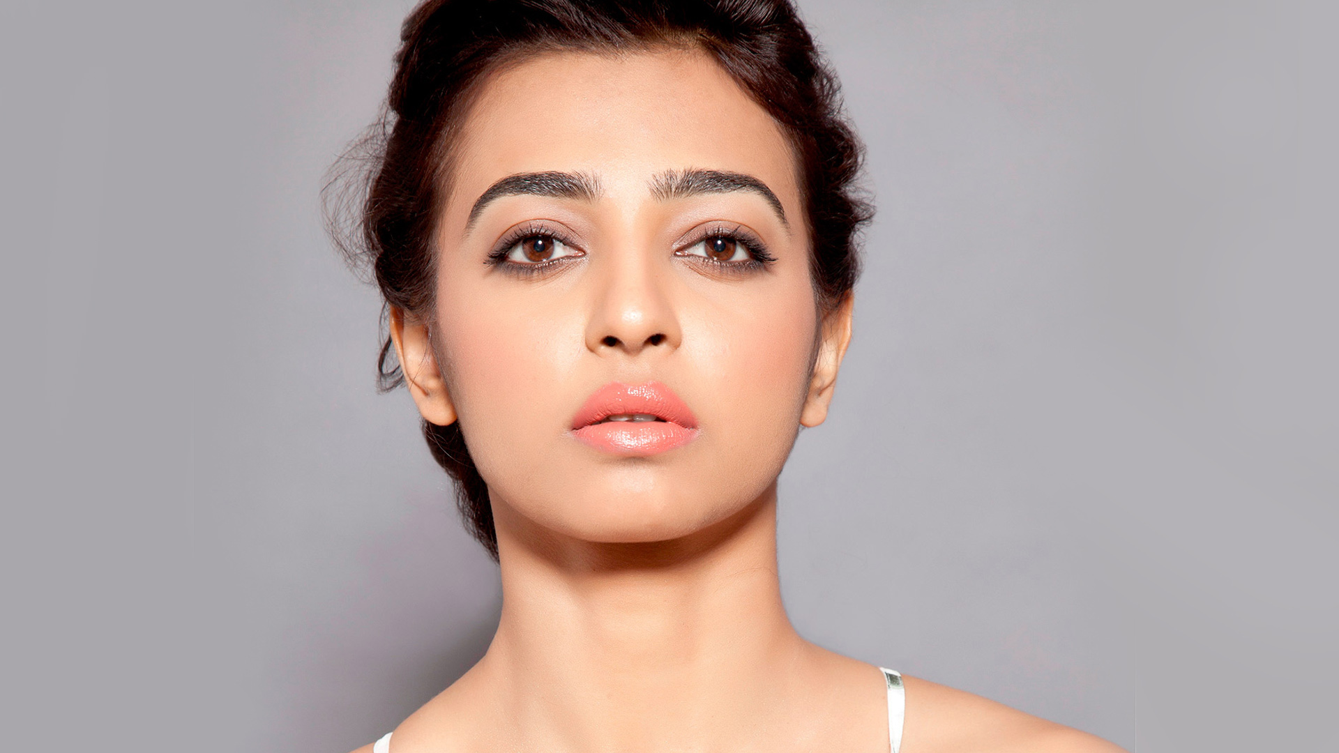 Radhika Apte HQ Wallpapers | Radhika Apte Wallpapers - 25390 - Oneindia ...