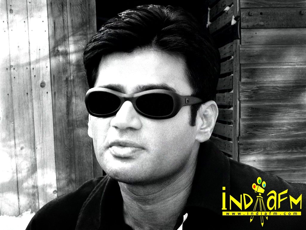 Sunil Shetty HQ Wallpapers | Sunil Shetty Wallpapers - 1216 - Oneindia ...