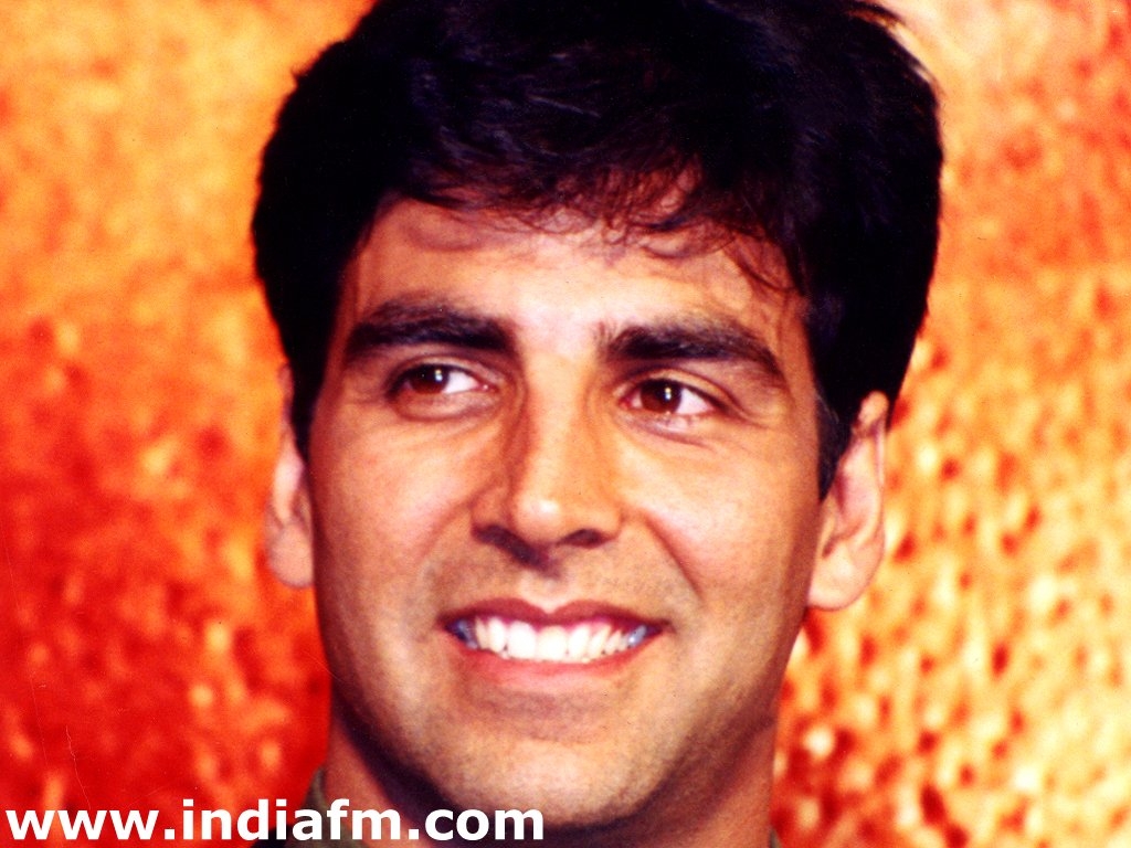 Akshay Kumar HQ Wallpapers | Akshay Kumar Wallpapers - 2034 - Oneindia Wallpapers
