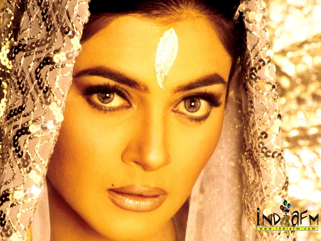 Sushmita Sen HQ Wallpapers | Sushmita Sen Wallpapers - 3520 - Oneindia ...