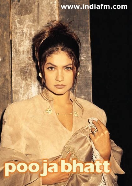 Pooja Bhatt HQ Wallpapers | Pooja Bhatt Wallpapers - 4271 - Oneindia ...