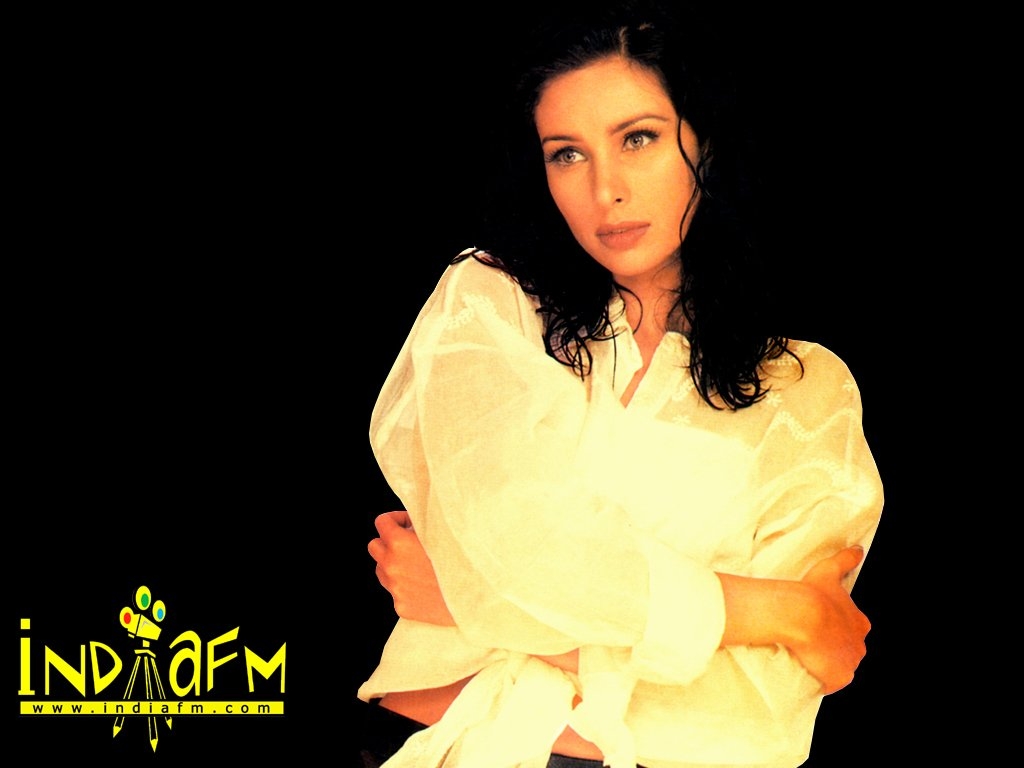 Lisa Ray HQ Wallpapers | Lisa Ray Wallpapers - 4600 - Oneindia Wallpapers