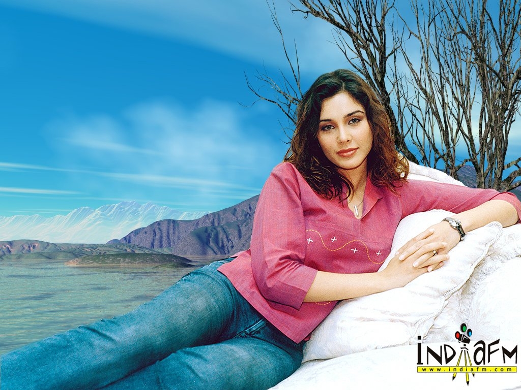 Lisa Ray HQ Wallpapers | Lisa Ray Wallpapers - 4606 - Oneindia Wallpapers