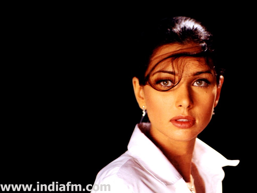 Lisa Ray HQ Wallpapers | Lisa Ray Wallpapers - 4612 - Oneindia Wallpapers