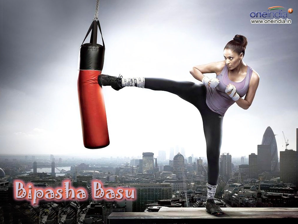 Bipasha Basu HQ Wallpapers | Bipasha Basu Wallpapers - 4879 - Oneindia ...