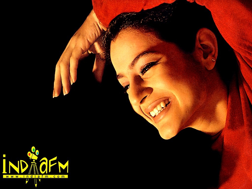 Amisha Patel HQ Wallpapers | Amisha Patel Wallpapers - 5533 - Oneindia ...