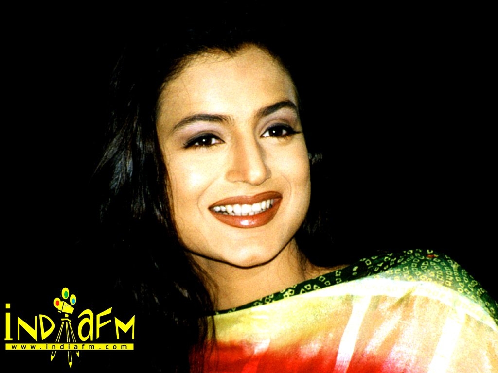 Amisha Patel HQ Wallpapers | Amisha Patel Wallpapers - 5538 - Oneindia ...