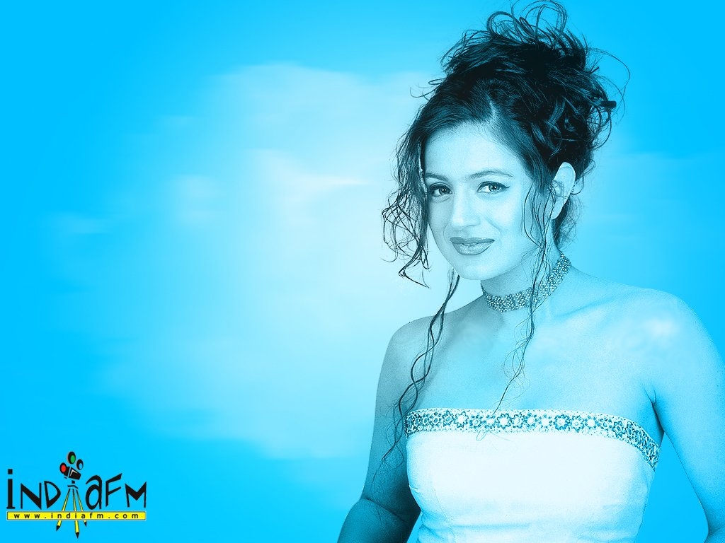 Amisha Patel HQ Wallpapers | Amisha Patel Wallpapers - 5559 - Oneindia ...