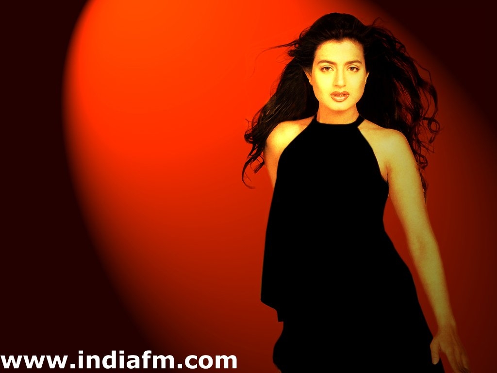 Amisha Patel HQ Wallpapers | Amisha Patel Wallpapers - 5594 - Oneindia ...