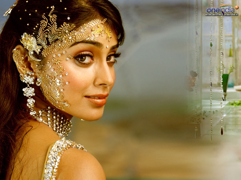Shriya Saran HQ Wallpapers | Shriya Saran Wallpapers - 5806 - Oneindia ...