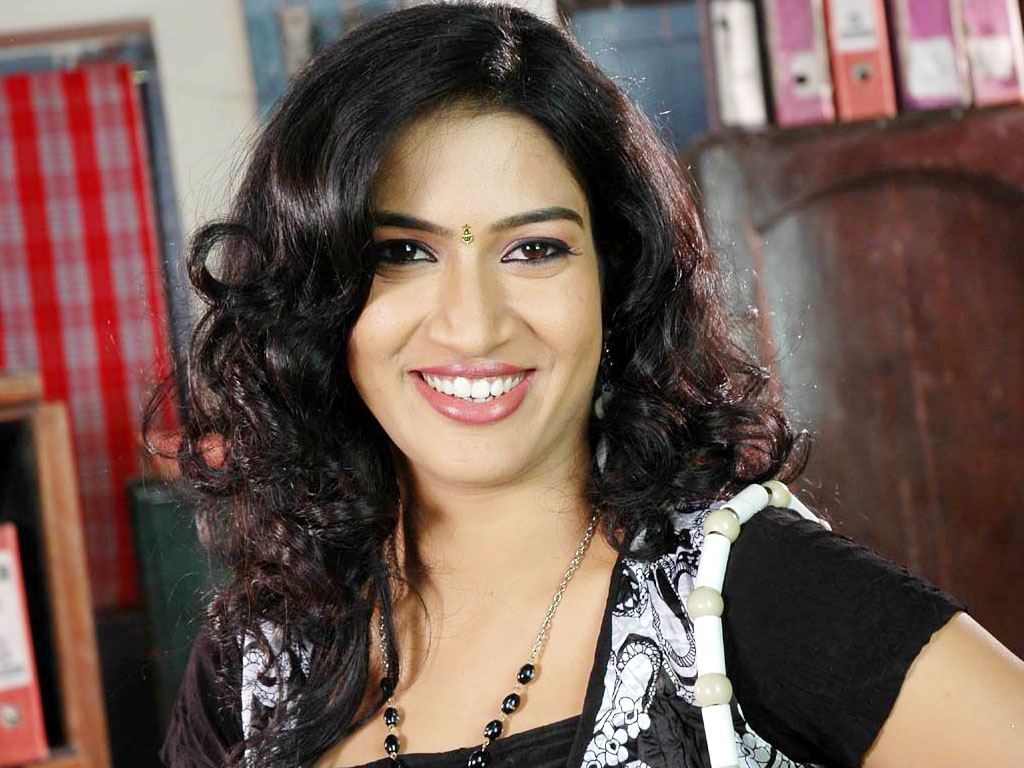 Tanuja HQ Wallpapers | Tanuja Wallpapers - 6689 - Oneindia Wallpapers