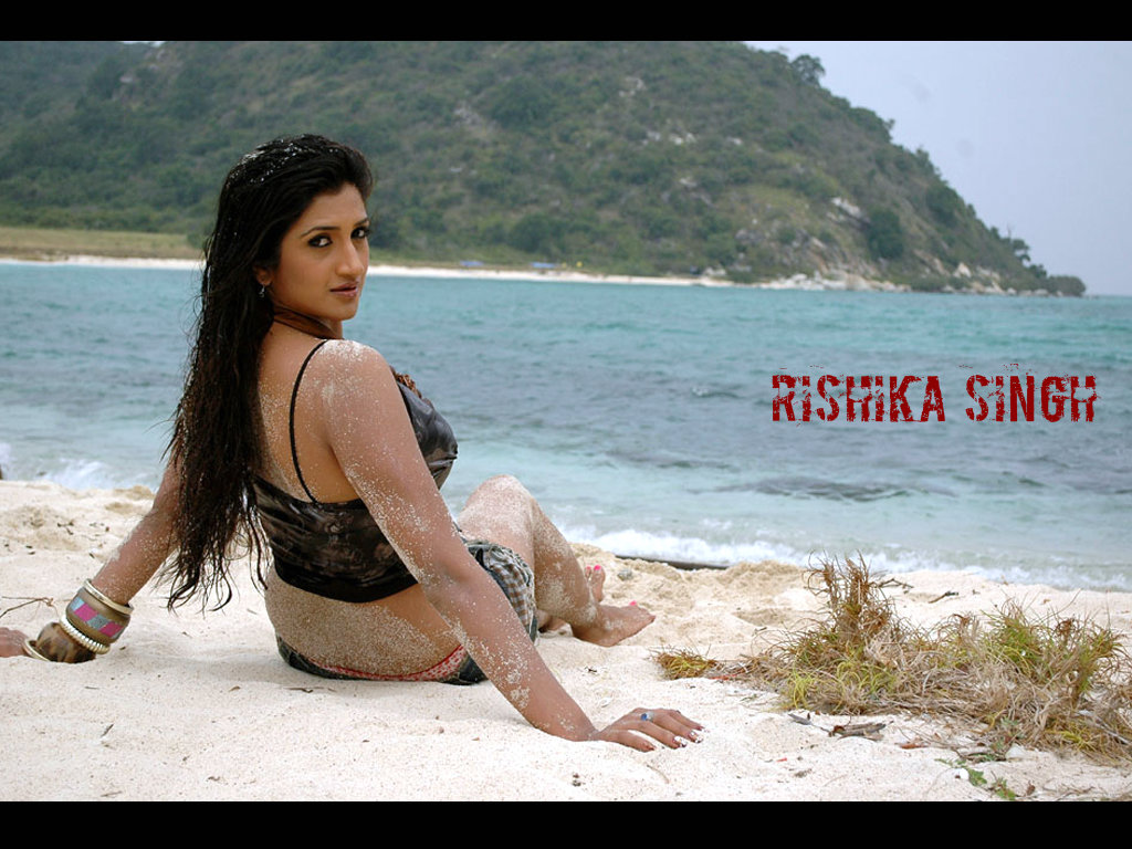 Rishika Singh HQ Wallpapers | Rishika Singh Wallpapers - 9962 - Oneindia Wallpapers