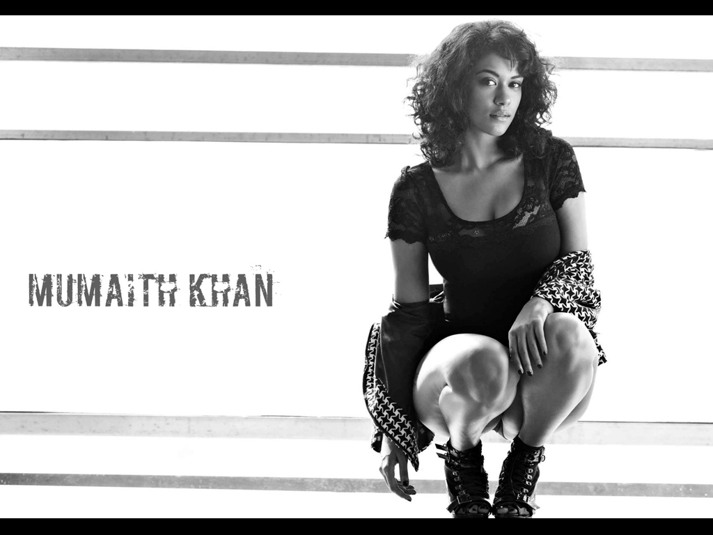 Mumaith Khan HQ Wallpapers | Mumaith Khan Wallpapers - 10186 - Oneindia ...