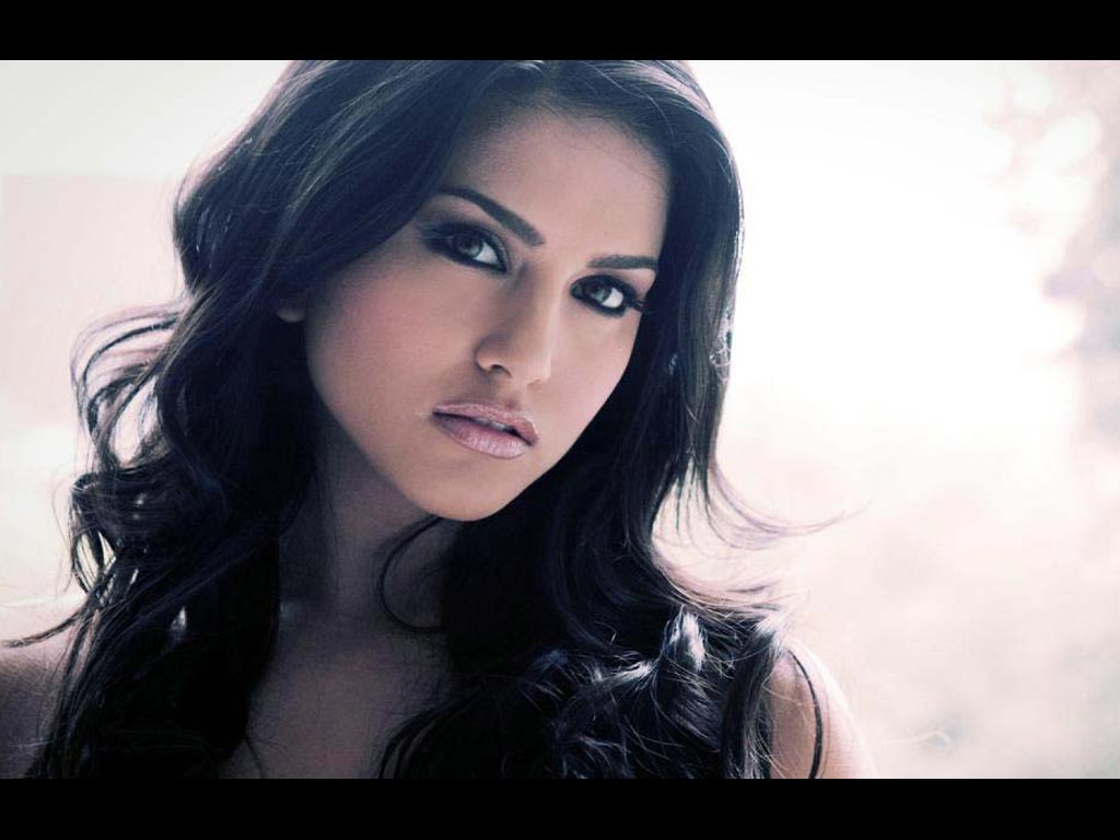 Sunny Leone HQ Wallpapers | Sunny Leone Wallpapers - 11022 - Oneindia ...