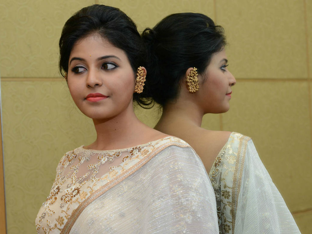 Anjali HQ Wallpapers | Anjali Wallpapers - 14911 - Oneindia Wallpapers