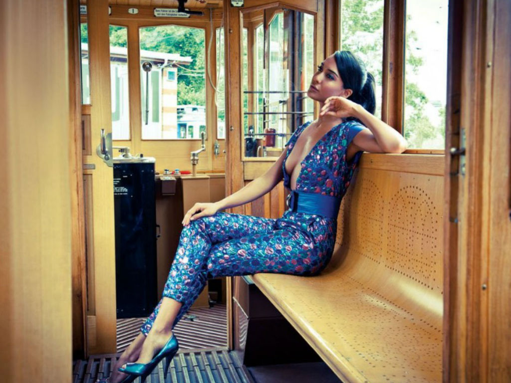 Lisa Haydon HQ Wallpapers | Lisa Haydon Wallpapers - 15445 - Oneindia ...