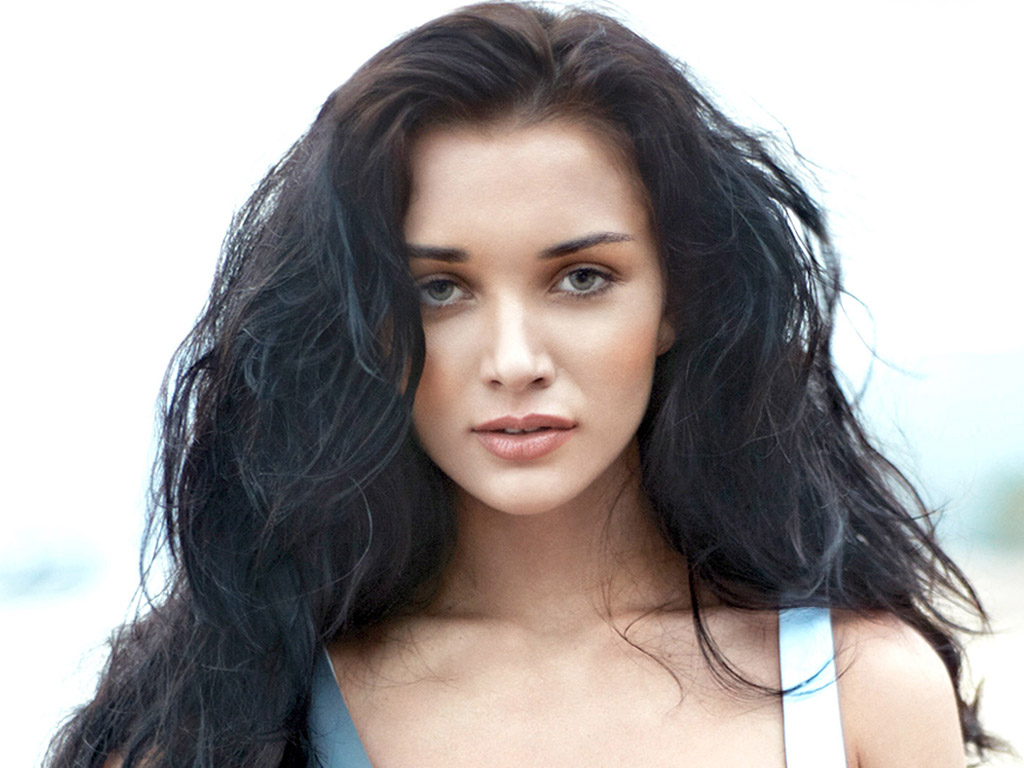 Amy Jackson HQ Wallpapers | Amy Jackson Wallpapers - 15484 - Oneindia ...