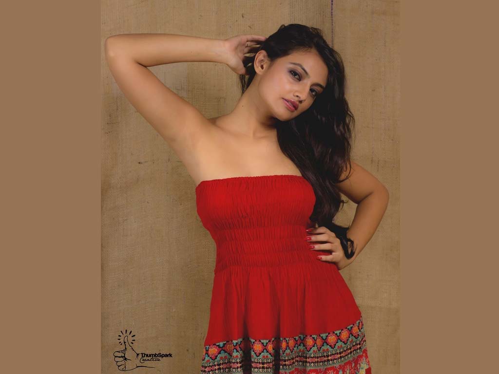 Nikitha Narayan HQ Wallpapers | Nikitha Narayan Wallpapers - 15623 - Oneindia Wallpapers