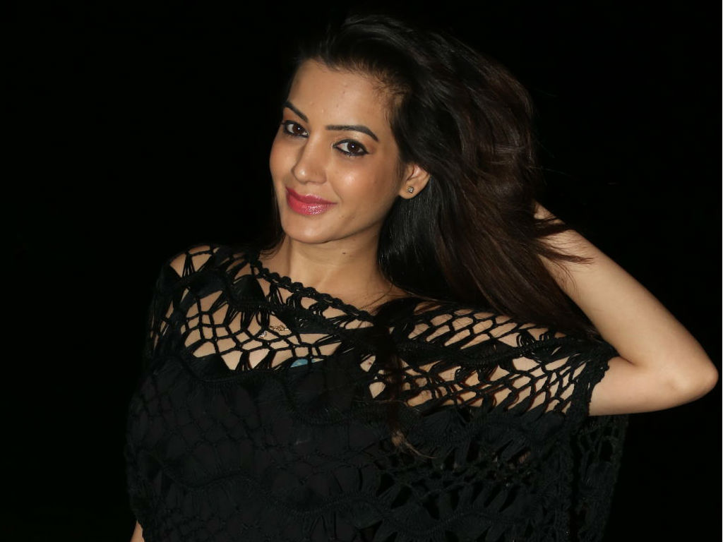 Deeksha Panth HQ Wallpapers | Deeksha Panth Wallpapers - 18233 ...