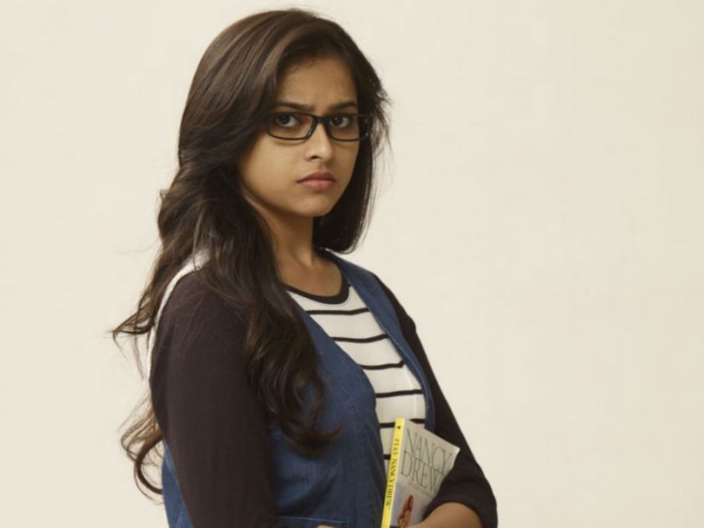 Sri Divya HQ Wallpapers | Sri Divya Wallpapers - 19053 - Oneindia ...