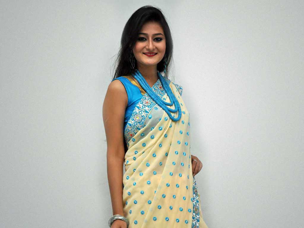 Nilofar HQ Wallpapers | Nilofar Wallpapers - 20390 - Oneindia Wallpapers