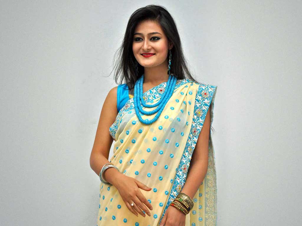 Nilofar HQ Wallpapers | Nilofar Wallpapers - 20393 - Oneindia Wallpapers