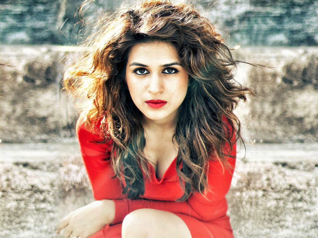 Shraddha Das HQ Wallpapers | Shraddha Das Wallpapers - 21061 - Oneindia ...
