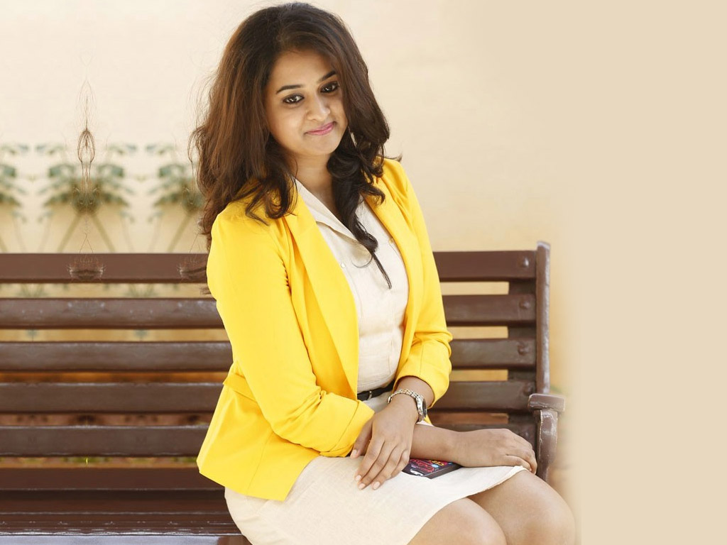 Nanditha HQ Wallpapers | Nanditha Wallpapers - 22224 - Oneindia Wallpapers