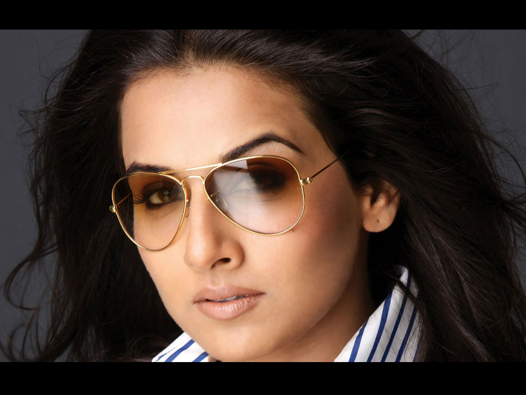 Vidya Balan HQ Wallpapers | Vidya Balan Wallpapers - 22209 - Oneindia ...