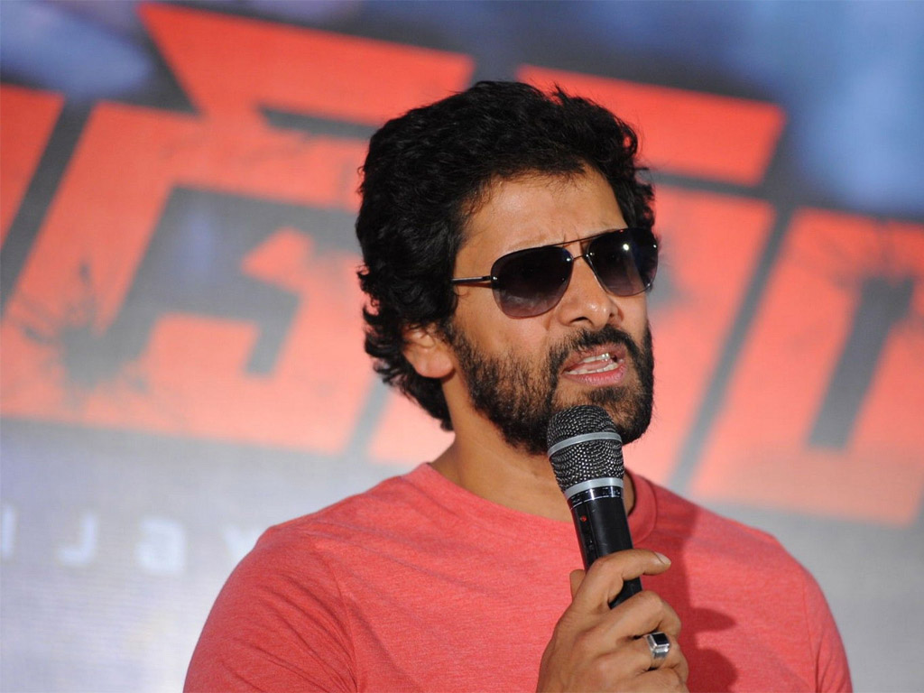 Vikram HQ Wallpapers | Vikram Wallpapers - 22424 - Oneindia Wallpapers