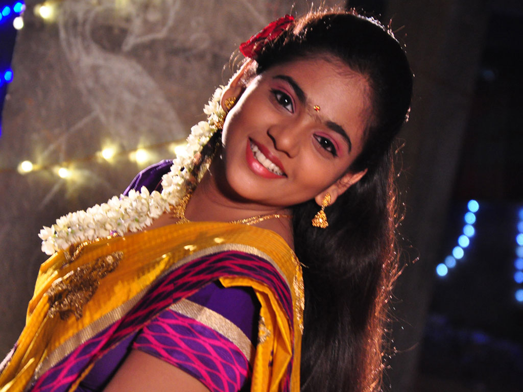 Anjukku Onnu HQ Movie Wallpapers | Anjukku Onnu HD Movie Wallpapers ...