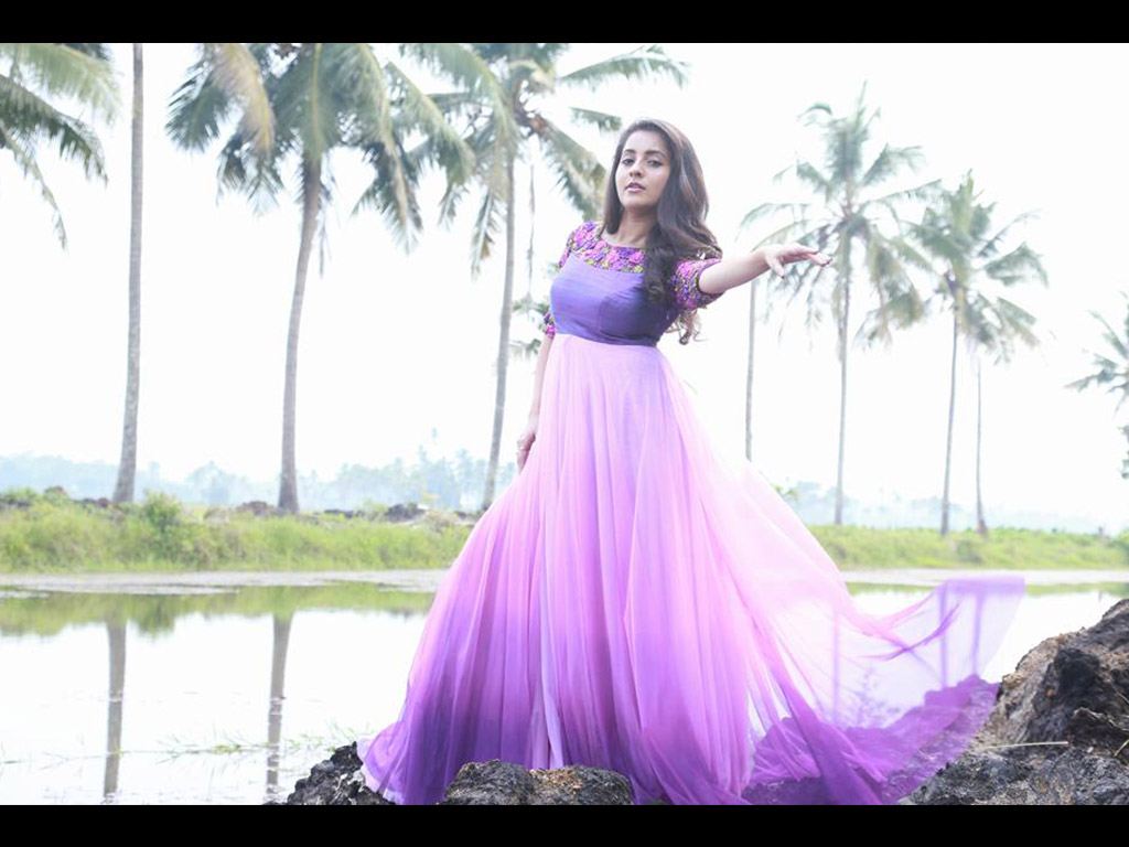 Bhama HQ Wallpapers | Bhama Wallpapers - 25307 - Oneindia Wallpapers