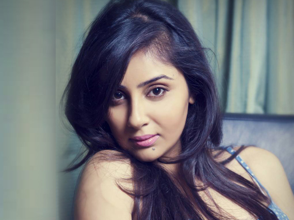 Bhanu Sri HQ Wallpapers | Bhanu Sri Wallpapers - 24900 - Oneindia ...