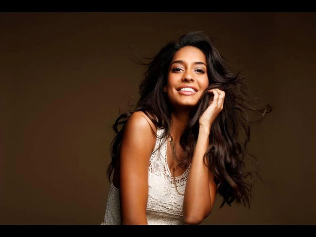Lisa Haydon HQ Wallpapers | Lisa Haydon Wallpapers - 25881 - Oneindia ...