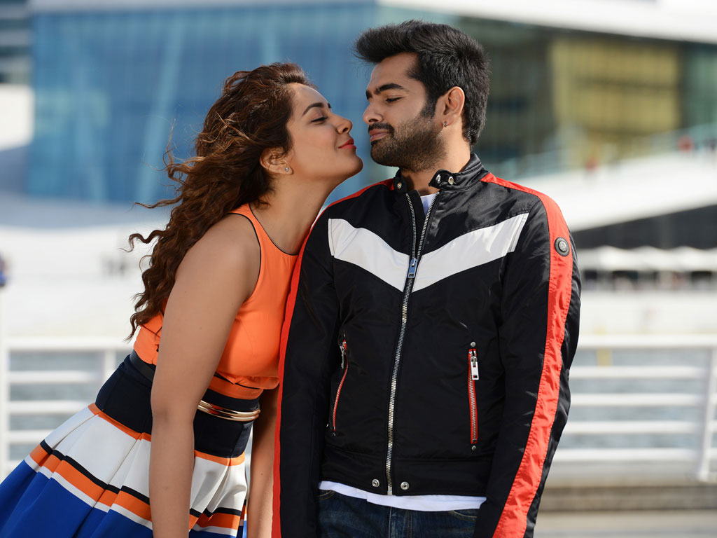 Shivam HQ Movie Wallpapers | Shivam HD Movie Wallpapers - 25092 - Oneindia Wallpapers