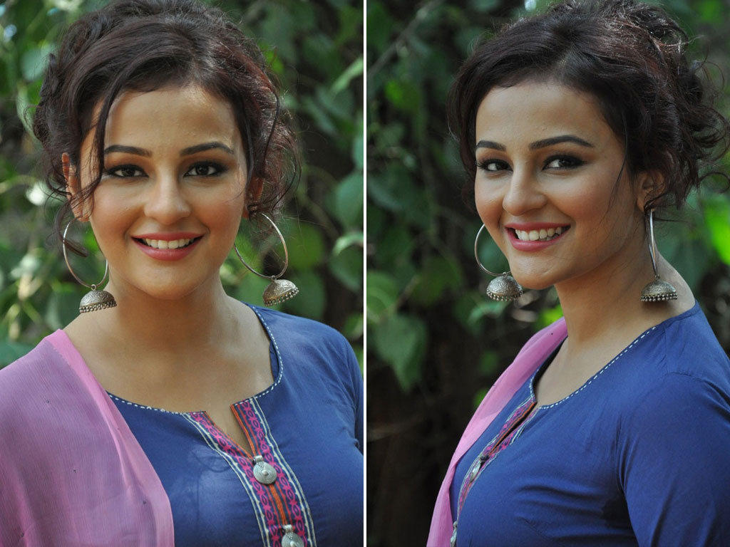 Seerat Kapoor HQ Wallpapers | Seerat Kapoor Wallpapers - 26688 ...