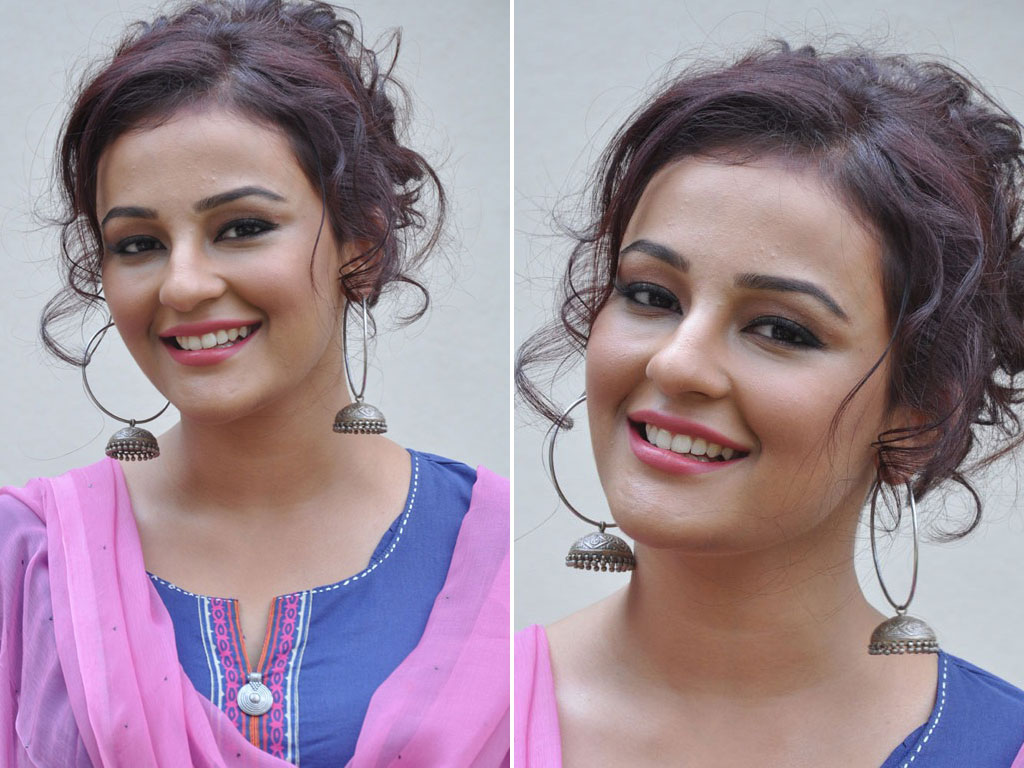 Seerat Kapoor HQ Wallpapers | Seerat Kapoor Wallpapers - 26690 ...