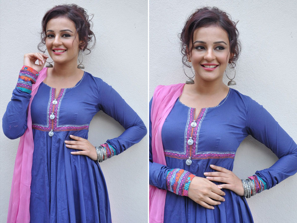 Seerat Kapoor HQ Wallpapers | Seerat Kapoor Wallpapers - 26692 ...