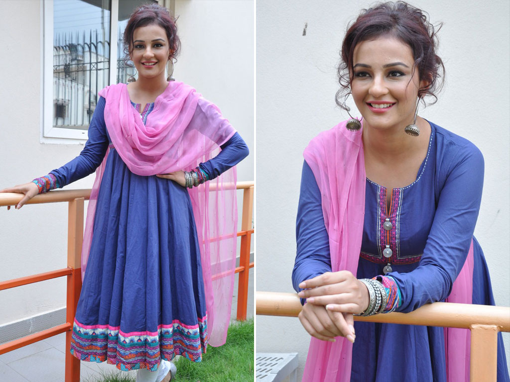 Seerat Kapoor HQ Wallpapers | Seerat Kapoor Wallpapers - 26693 ...