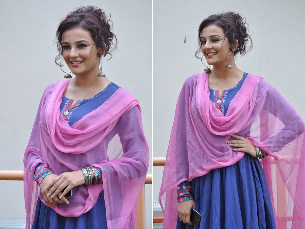 Seerat Kapoor HQ Wallpapers | Seerat Kapoor Wallpapers - 26694 ...