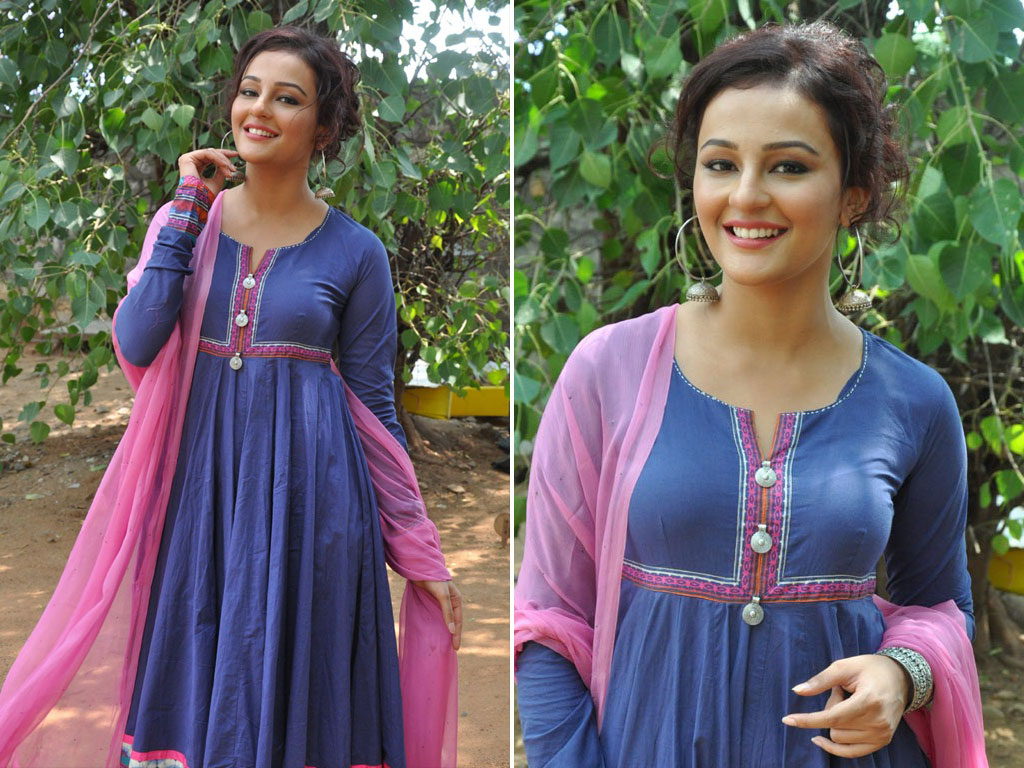 Seerat Kapoor HQ Wallpapers | Seerat Kapoor Wallpapers - 26695 ...