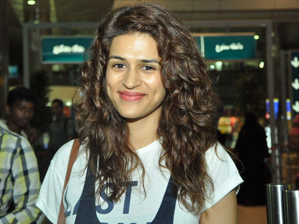 Shraddha Das HQ Wallpapers | Shraddha Das Wallpapers - 26680 - Oneindia ...